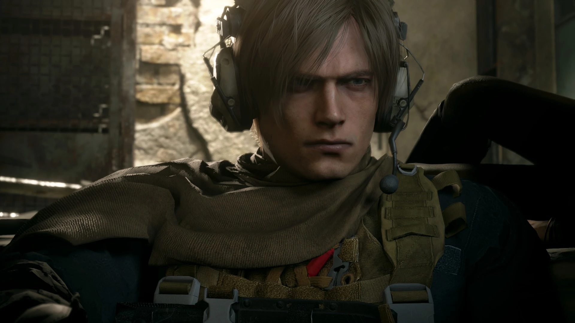 Ghost (Desert) over Default Leon - Resident Evil 4 Remake Mods